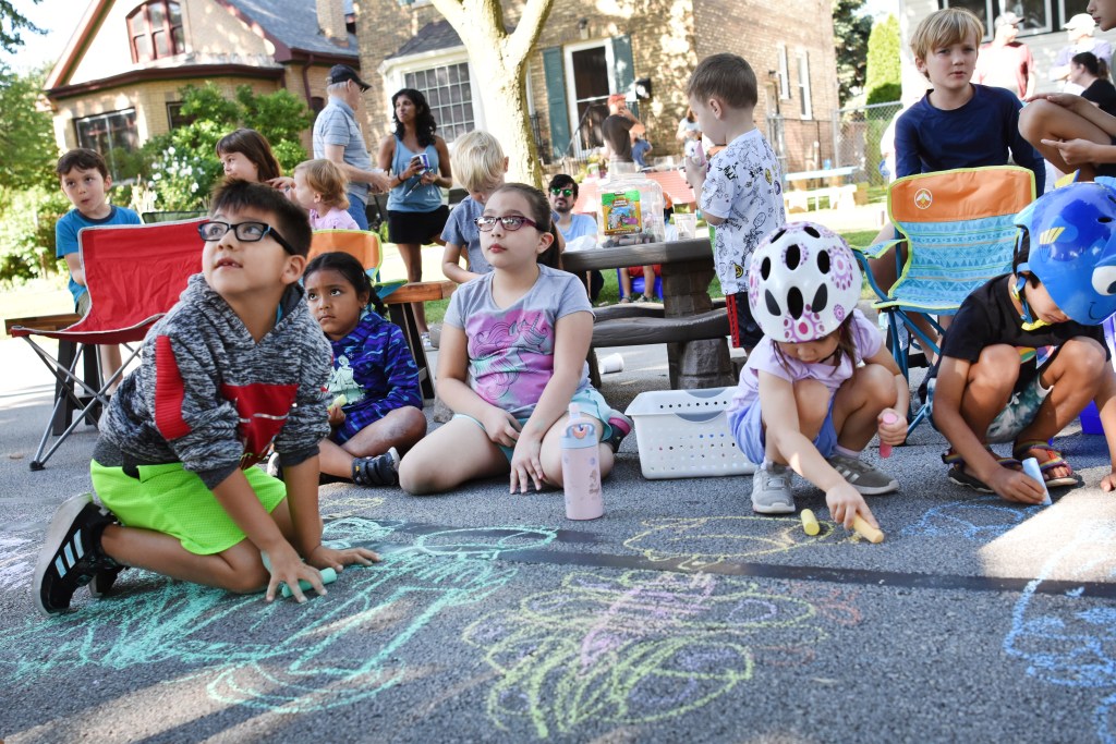 Drawing a crowd - Wednesday Journal