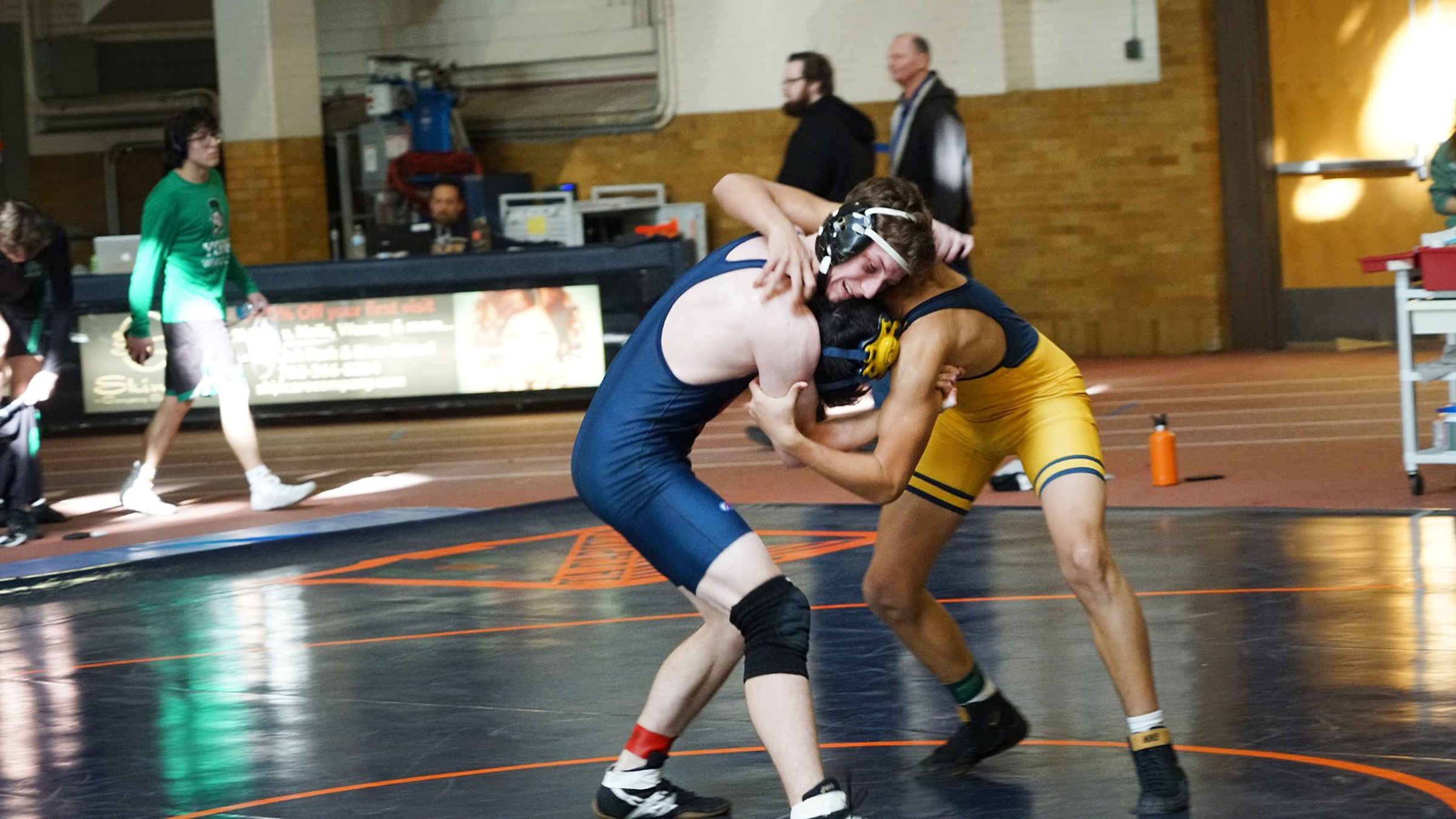 Underclassmen pace Huskies to 2nd at wrestling regionals - Wednesday ...