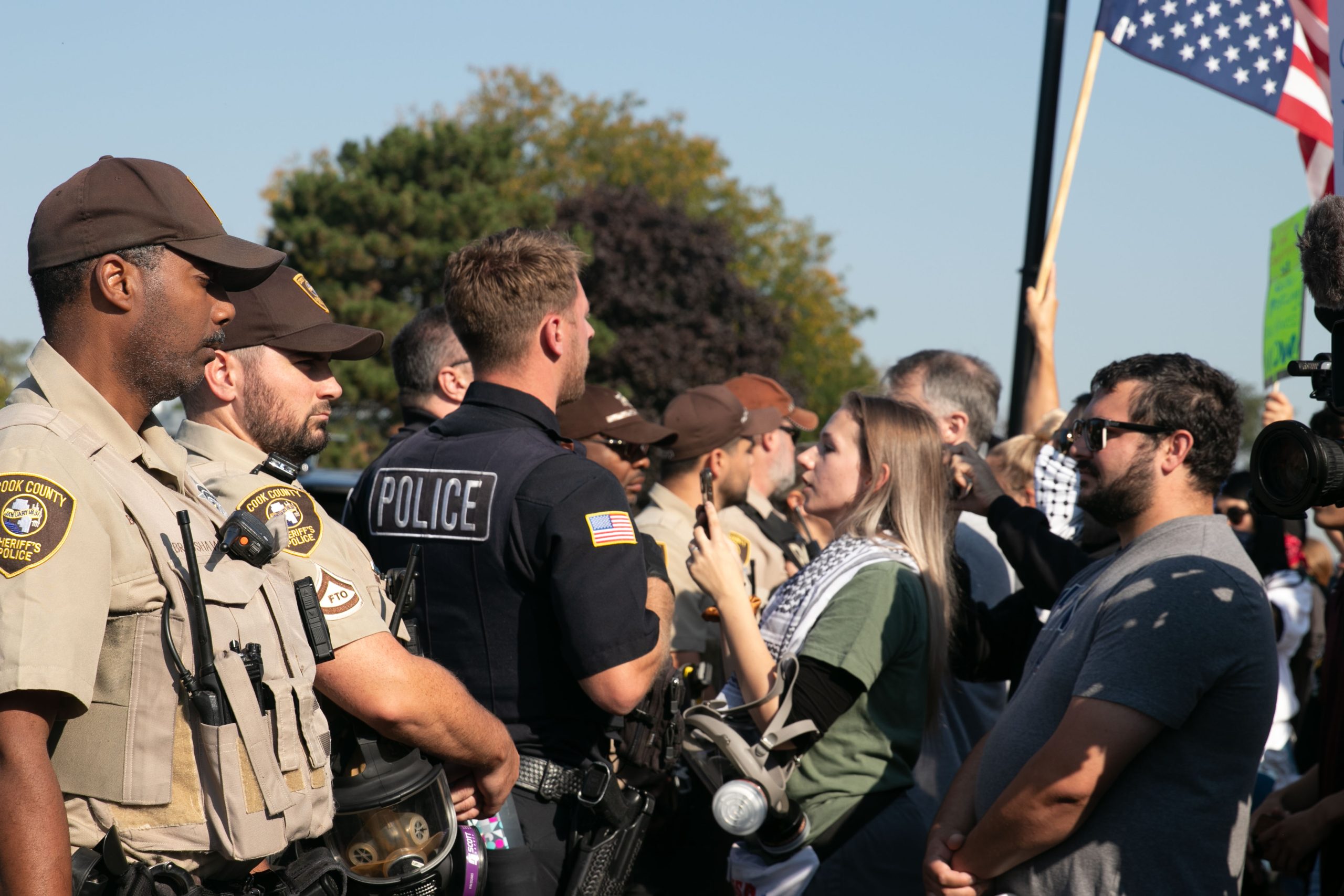 Broadview protests continue as local, state police work to separate ICE ...