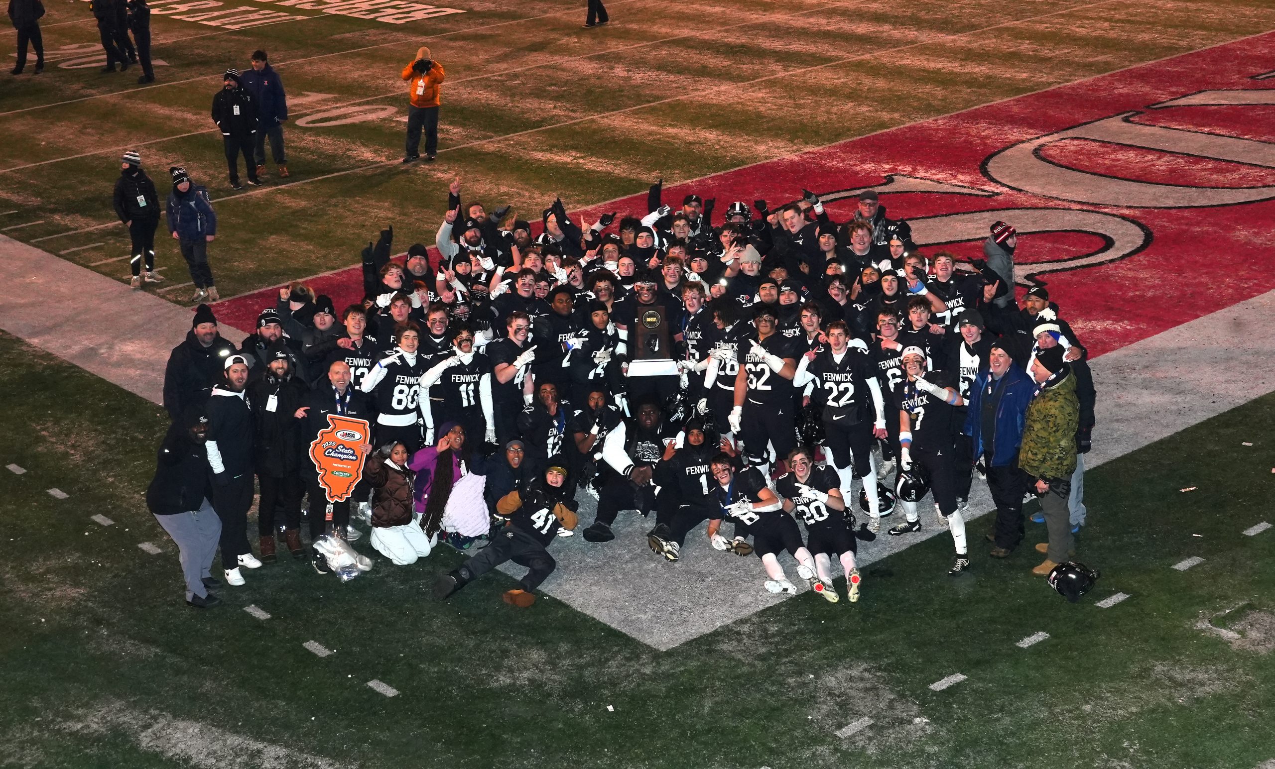 Fenwick football wins 6A title, upsets East St. Louis 38-28 - Wednesday ...